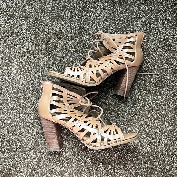 Report | Shoes | Lightly Worn Size 8 Report Lace Up And Tie Heels ...